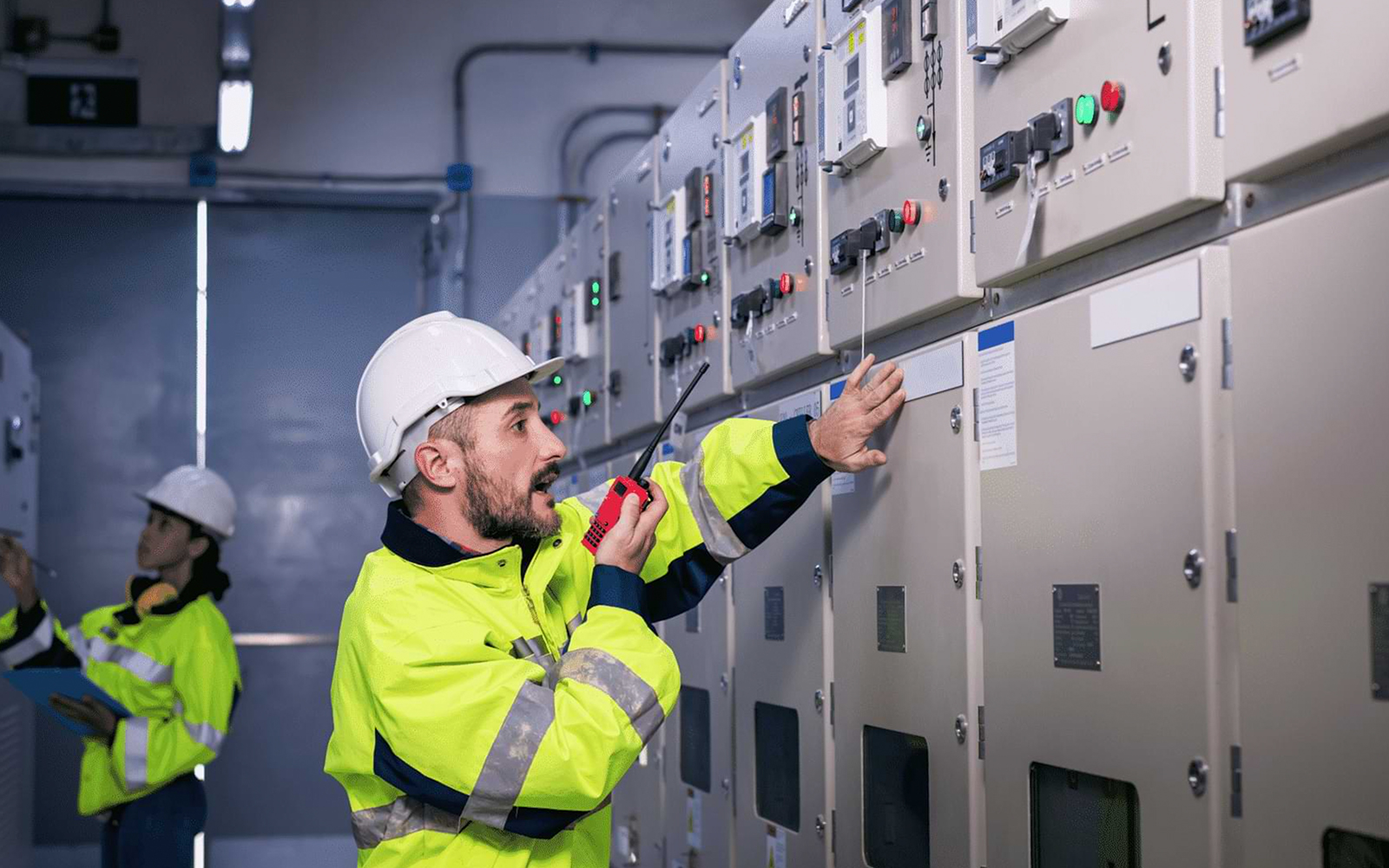 Mit regelmäßigen Elektro-Checks das Brandrisiko minimieren